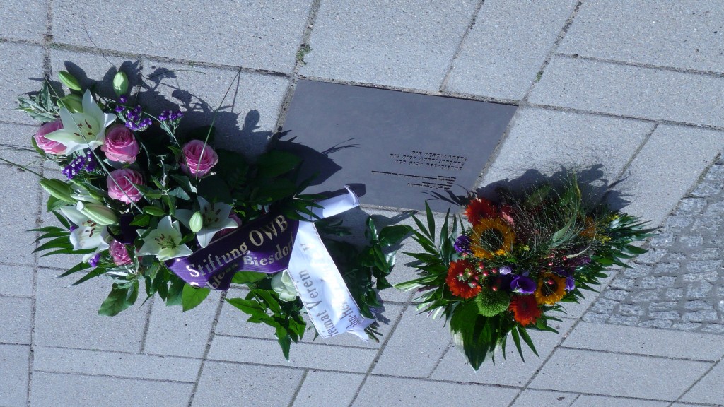 » Bronzetafel für Ingeborg Hunzinger - FREUNDE SCHLOSS BIESDORF e. V.
